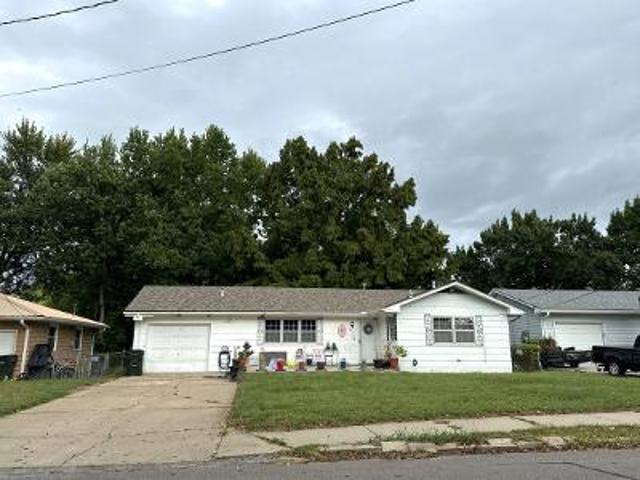 S 15th St