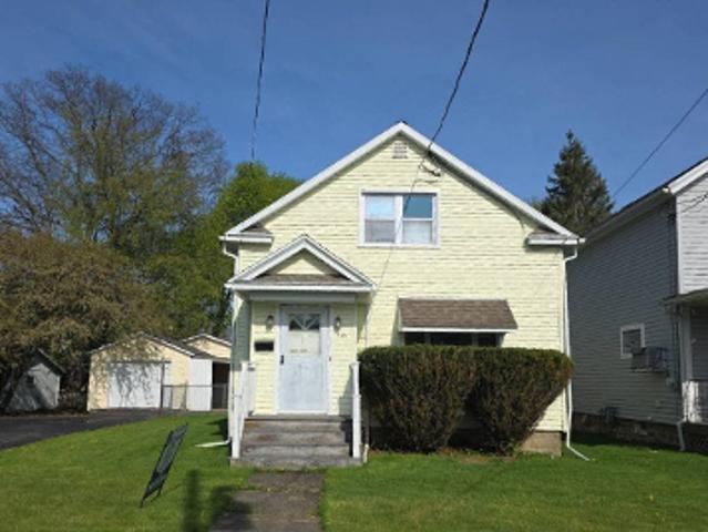 S 17th St