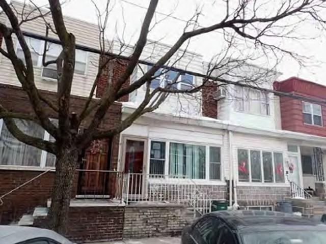 S 18th St
