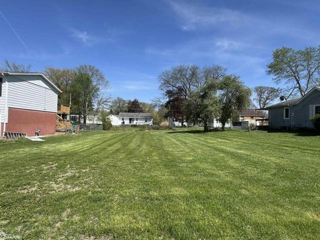S 10th St, Burlington, IA 52601
