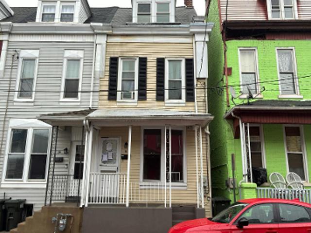 S 11th St