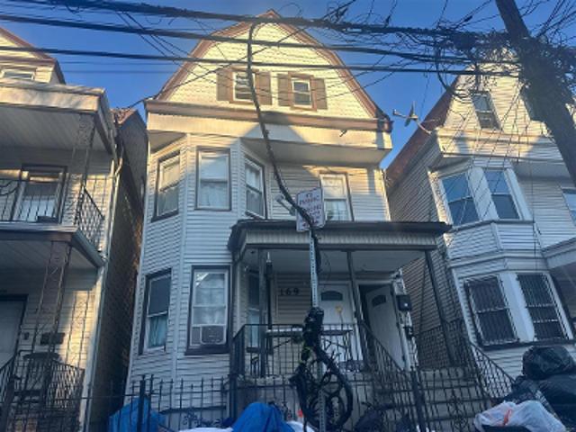 S 11th St