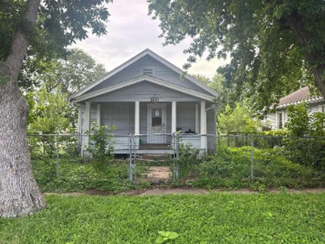 S 11th St