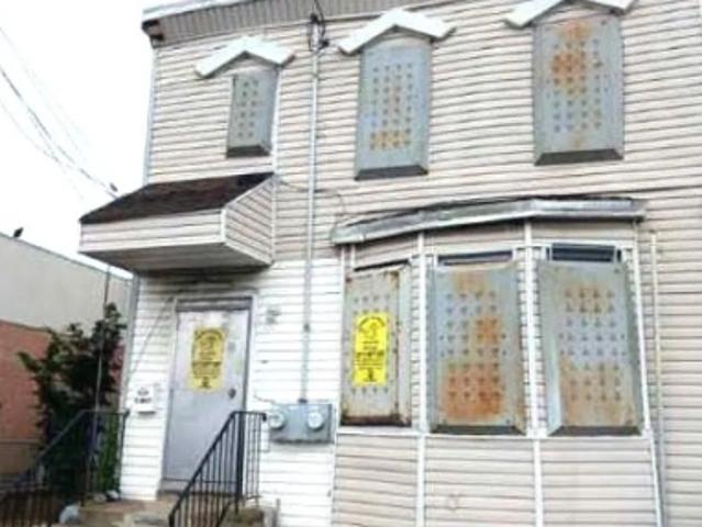 S 11th St