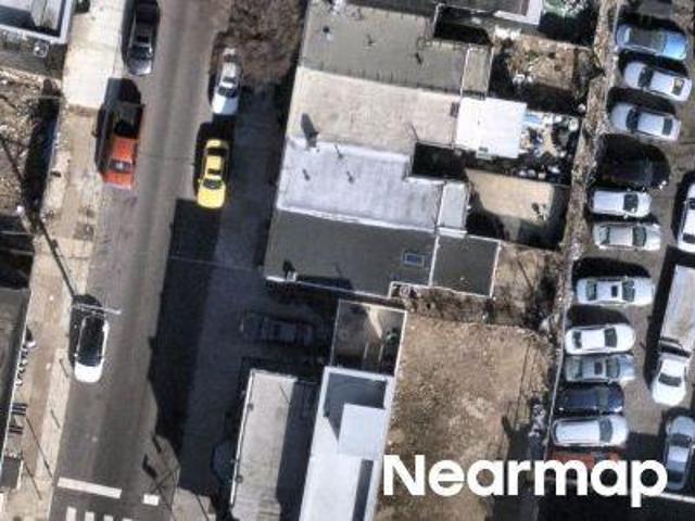 S 32nd St