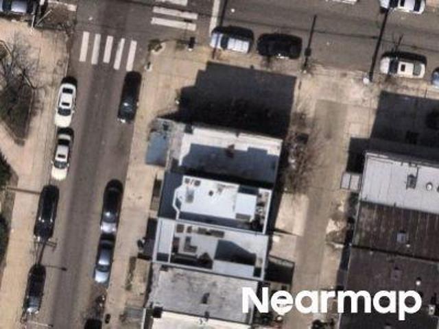 S 32nd St
