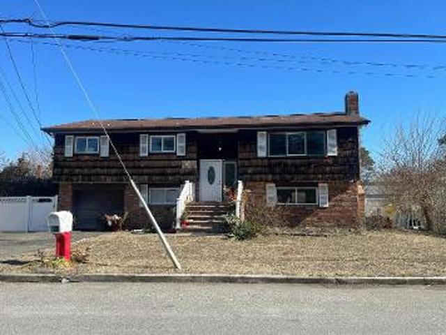 S 32nd St