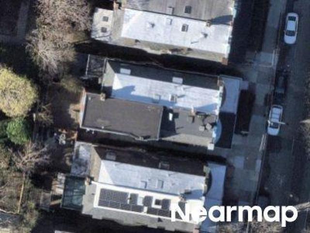 S 44th St