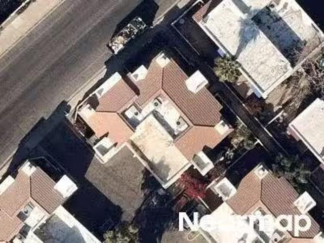 S 48th St