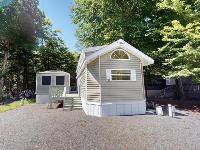 S 583 Warbler Dr, Gouldsboro, PA 18424