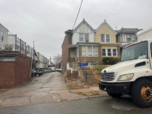 S 69th St