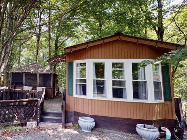 S 607 Bald Eagle Ln, Gouldsboro, PA 18424