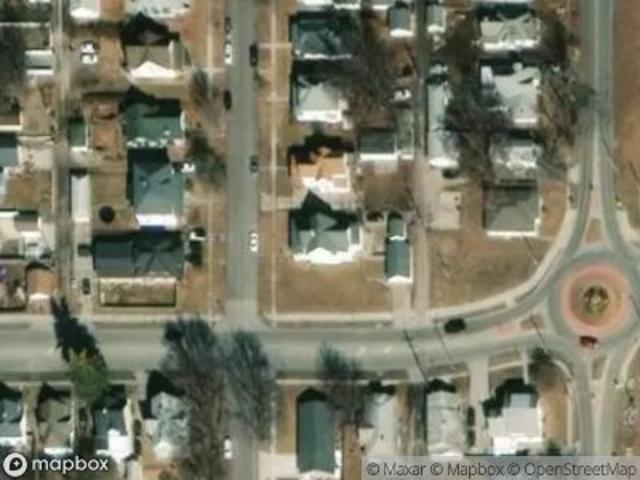 S 8th St