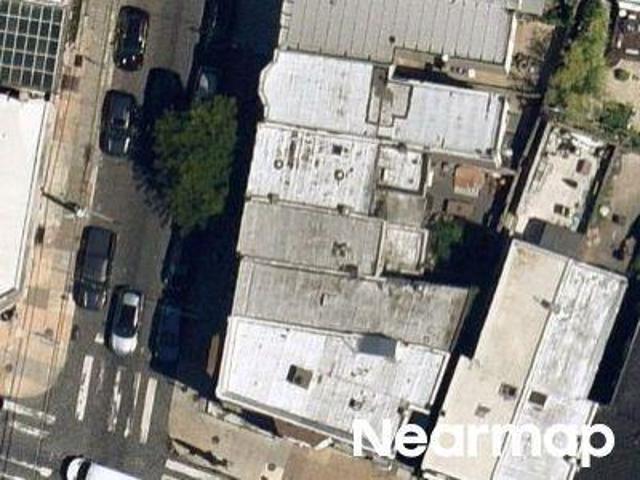 S 8th St