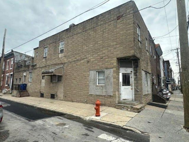 S 8th St