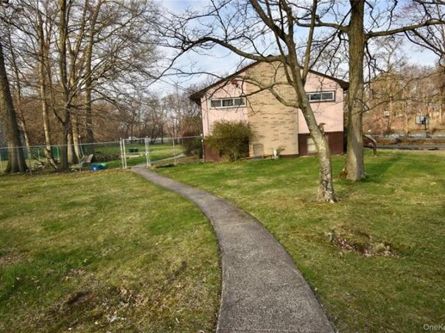 Scotland Hill Rd, Chestnut Ridge, Home For Sale
