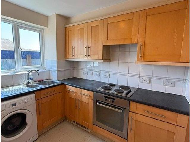 Scotney Gardens, Maidstone ME16, 2 bed flat to rent, £1,300 pcm | PrimeLocation