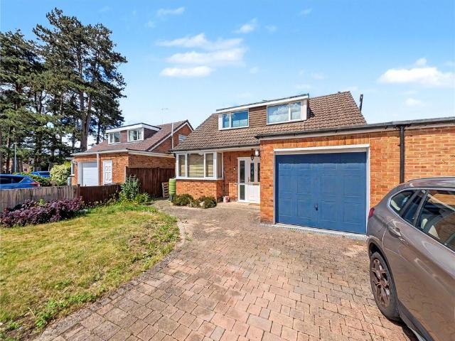 Scots Drive, Wokingham RG41 3 bed detached house to rent £2,250 pcm £519 pw