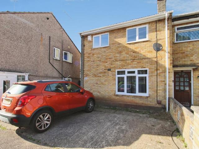 Scotswood Crescent, Leicester, LE2 3 bed property to rent £1,225 pcm £283 pw