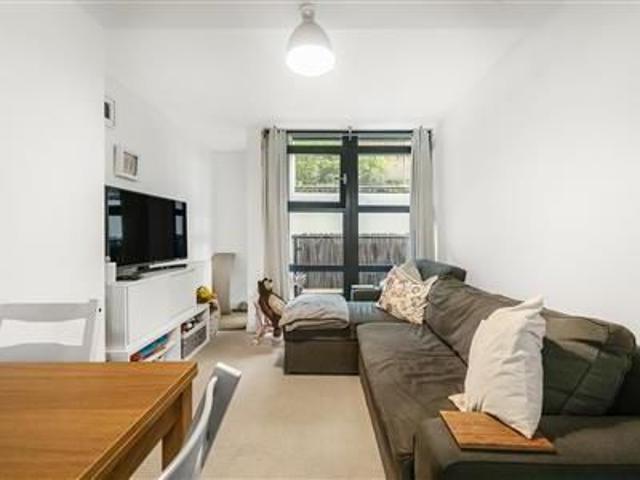 Scott Avenue, SW15