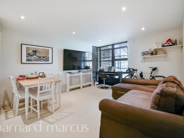 Scott Avenue, Putney, London 2 bed flat to rent £2,500 pcm £577 pw
