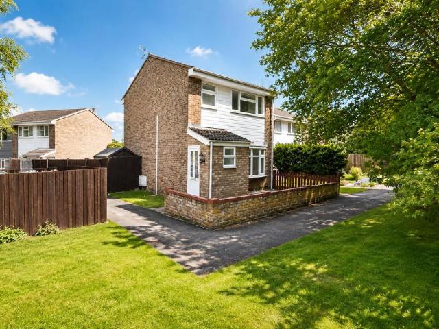 Scott Close, Royston 3 bed end of terrace house to rent £1,675 pcm £387 pw