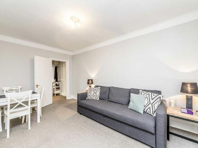 Scott Ellis Gardens, London NW8 1 bed flat to rent £1,900 pcm £438 pw