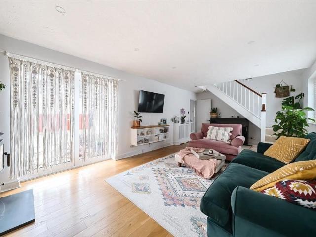 Scotts Grove Road, Woking, Surrey, GU24