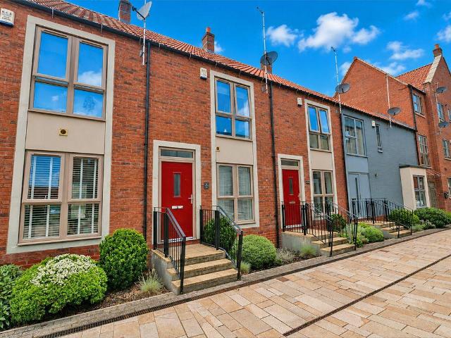 Scotts Square, Hull 2 bed terraced house to rent £1,095 pcm £253 pw