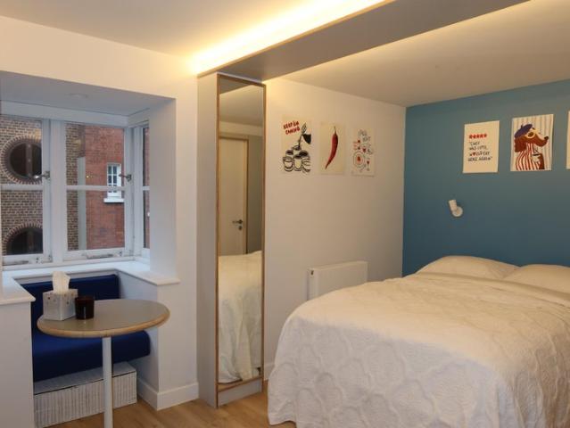 Scape Kings Cross Studio / Ensuite Room for Re