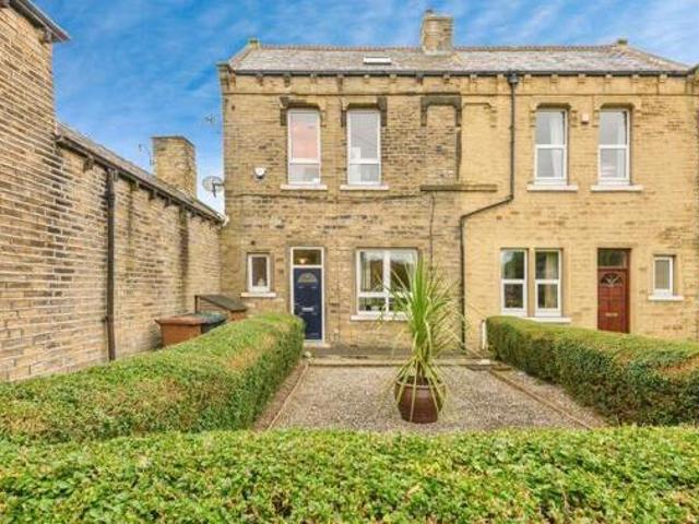 Scar Lane, Milnsbridge, 3 Bedroom Semi detached