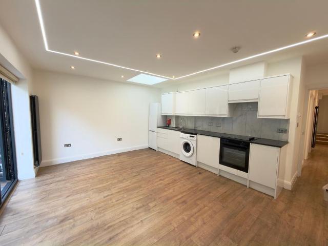 Scarborough Road, Hornsey N4, 2 bed flat to rent, £2,500 pcm | PrimeLocation