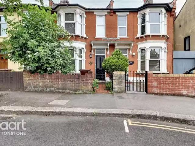 Scarborough Road, Leytonstone 3 bed terraced house for sale.
