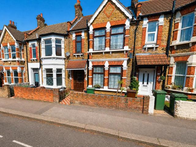 Scarborough Road, London, E11 5 bed terraced house to rent £3,900 pcm £900 pw
