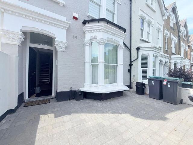 Scarborough Road, London N4, 2 bed flat to rent, £2,500 pcm | PrimeLocation