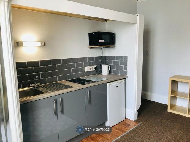 Scarborough Road, Torquay TQ2, Studio to rent, £600 pcm | PrimeLocation