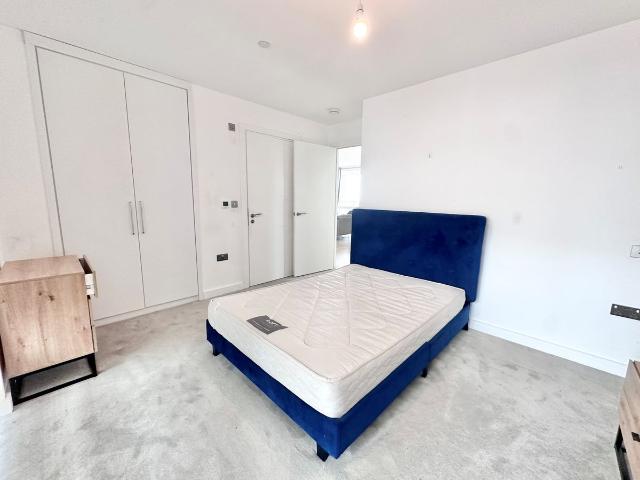 Scarbrook Road, Croydon CR0, 3 bed flat to rent, £2,250 pcm | PrimeLocation