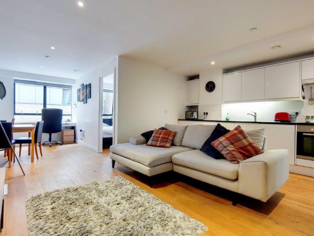 Scarbrook Road, Surrey House, Croydon CR0, 2 bed flat to rent, £1,600 pcm | PrimeLocation