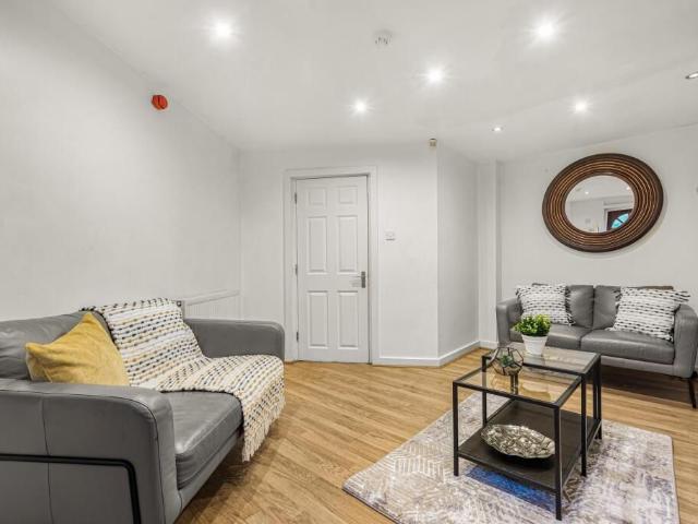 Scarlet Road, London SE6, 2 bed flat to rent, £1,900 pcm | PrimeLocation