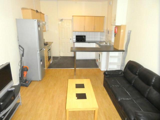 Scarsdale Road, Victoria Park. 6 bed terraced house to rent £3,380 pcm £780 pw