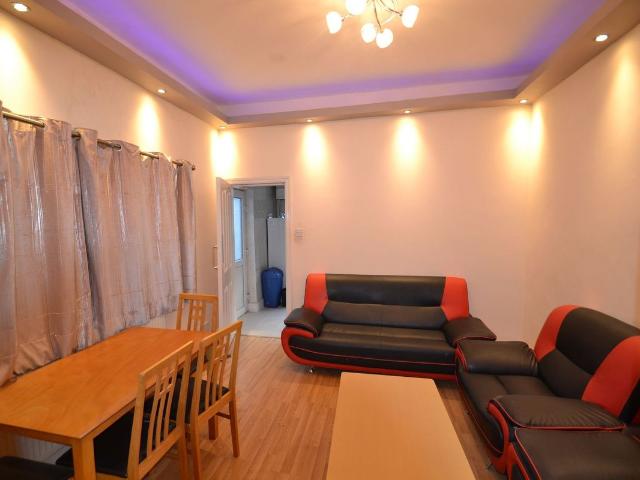 Scarsdale Road, Manchester M14, Room to rent, £715 pppm | PrimeLocation