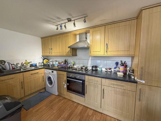 Scarrington Road, Nottingham, West Bridgford NG2, 2 bed flat to rent, £1,100 pcm | PrimeLocation