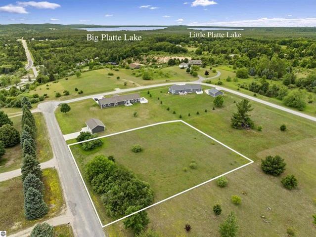 Scenic Dr, Honor, MI 49640