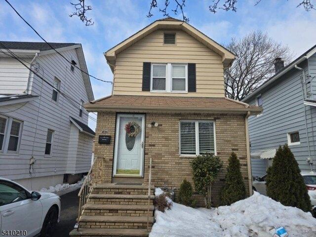 Schuyler Ave, Lyndhurst, Home For Sale