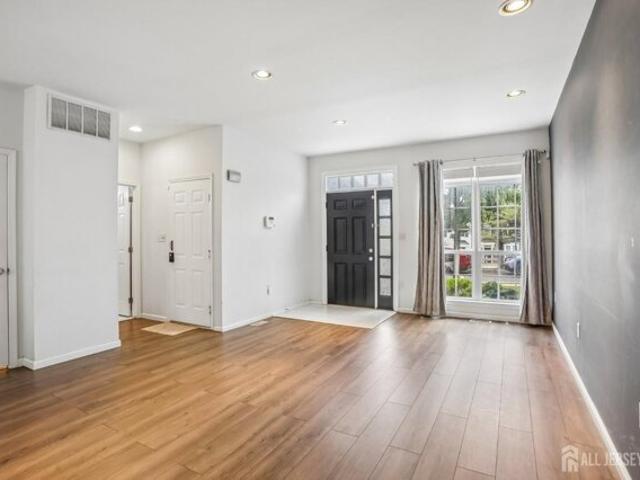 Schlottfeld Ln, Parlin, Condo For Sale