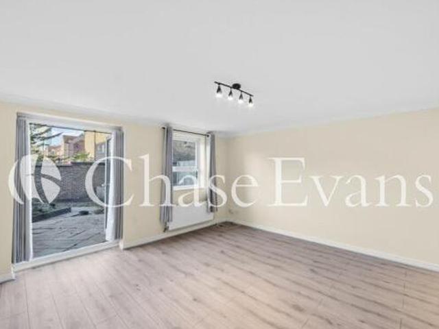Schooner Close, Isle Of Dogs, 2 Bedroom Flat
