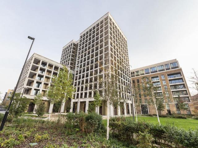 Schooner Road, London E16 Studio to rent £1,750 pcm £404 pw