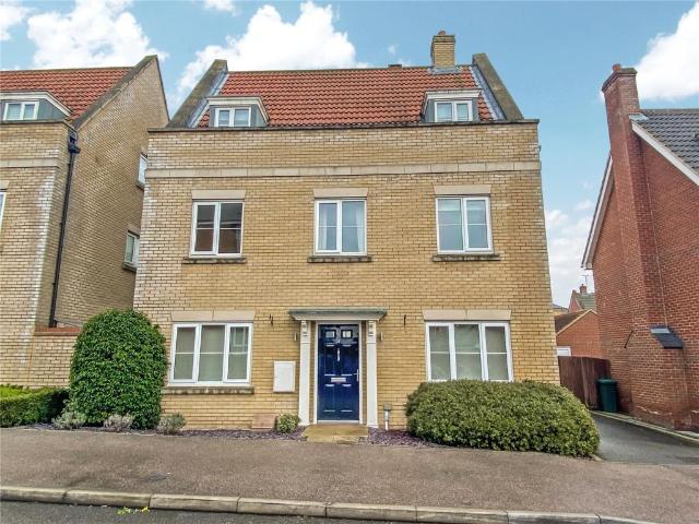 School Avenue, Basildon, Essex, SS15 5 bed detached house to rent £2,600 pcm £600 pw