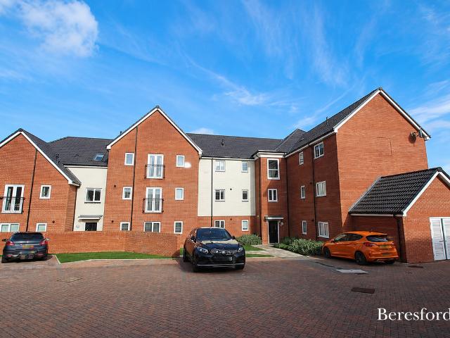 School Avenue SS15, 2 bed flat to rent, £1,400 pcm | PrimeLocation