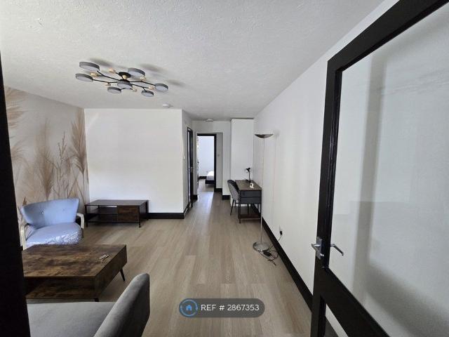 School House Gardens, Loughton IG10, 1 bed flat to rent, £1,600 pcm | PrimeLocation